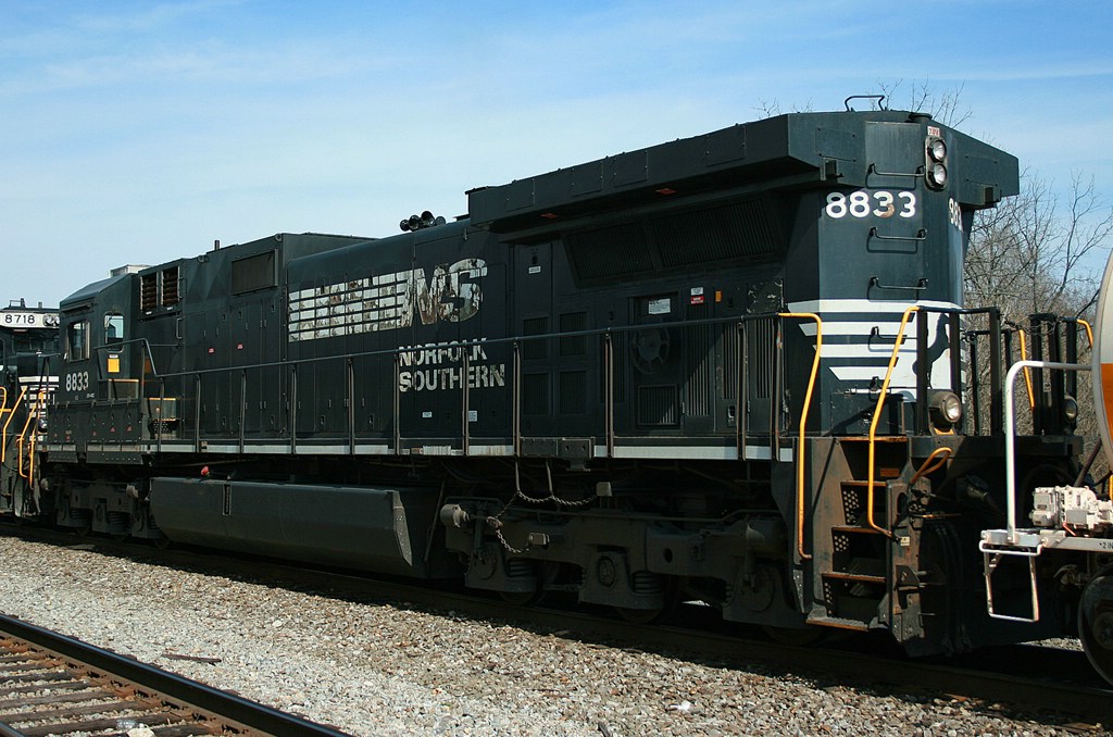 NS 8833